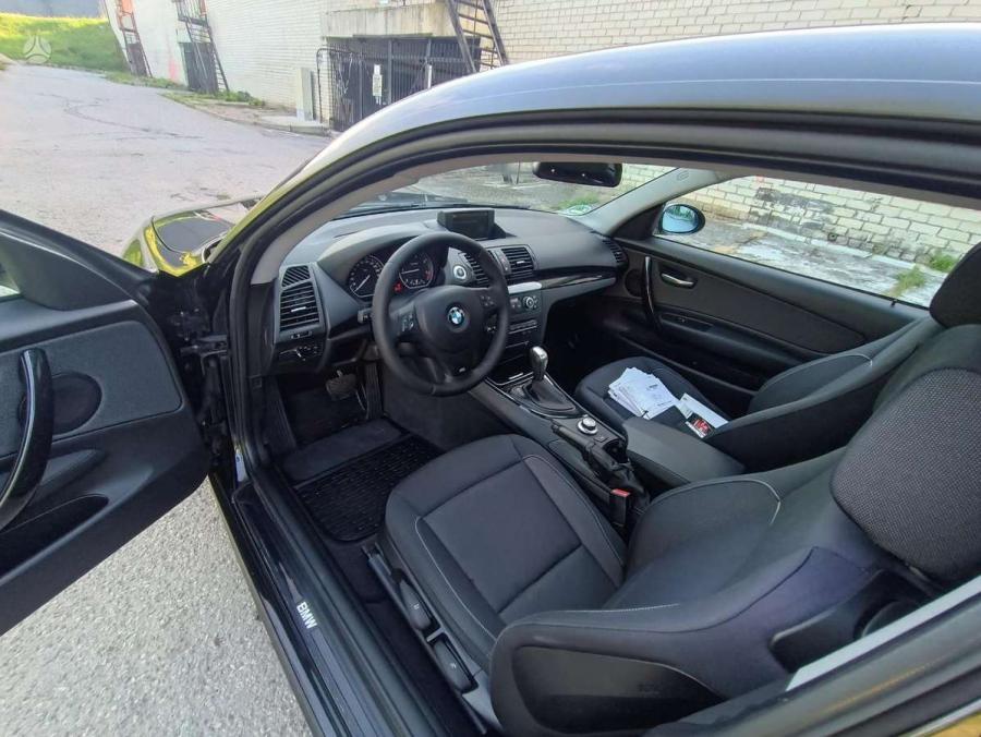 Black BMW 120 2007 in Kaunas, with an engine capacity of 2.00 L and mileage of 239 thousand km for 5900 €, photo 19 on AUTOMOTO.COM.LV