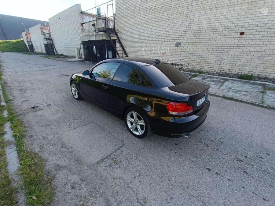 Black BMW 120 2007 in Kaunas, with an engine capacity of 2.00 L and mileage of 239 thousand km for 5900 €, photo 20 on AUTOMOTO.COM.LV