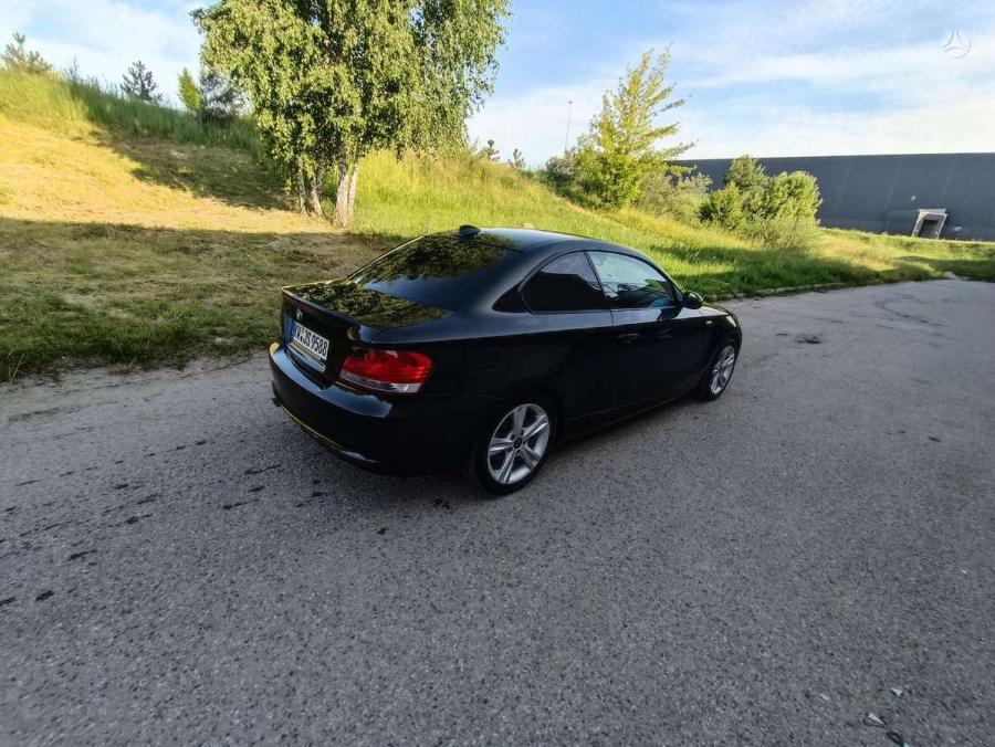 Black BMW 120 2007 in Kaunas, with an engine capacity of 2.00 L and mileage of 239 thousand km for 5900 €, photo 21 on AUTOMOTO.COM.LV