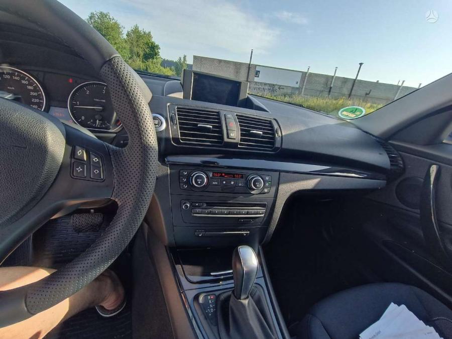 Black BMW 120 2007 in Kaunas, with an engine capacity of 2.00 L and mileage of 239 thousand km for 5900 €, photo 24 on AUTOMOTO.COM.LV