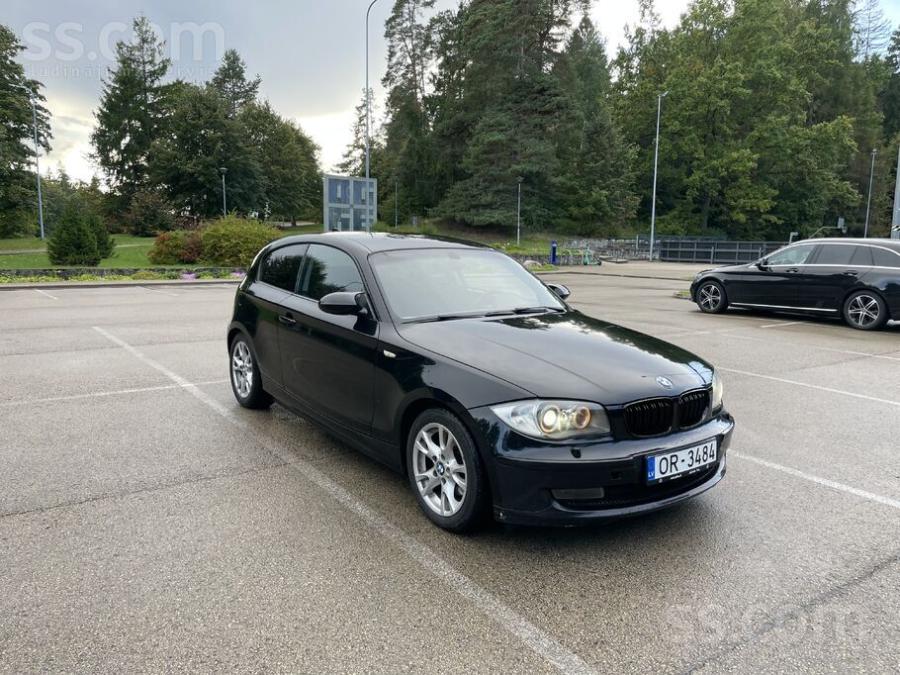 Black BMW 120 2007 in Ogre, with an engine capacity of 2.00 L and mileage of 328 thousand km for 2700 €, photo 1 on AUTOMOTO.COM.LV