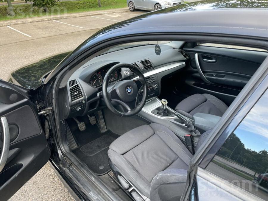 Black BMW 120 2007 in Ogre, with an engine capacity of 2.00 L and mileage of 328 thousand km for 2700 €, photo 7 on AUTOMOTO.COM.LV