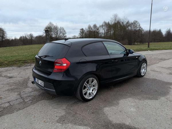 Melns BMW 120 2008 Šauļi, ar dzinēja tilpumu 2.00 L un nobraukumu 277 tūkst. km par 3700 €, foto 7 vietnē AUTOMOTO.COM.LV