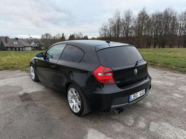 Melns BMW 120 2008 Šauļi, ar dzinēja tilpumu 2.00 L un nobraukumu 277 tūkst. km par 3700 €, foto 10 vietnē AUTOMOTO.COM.LV