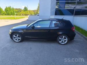 Melns BMW 120 2009 Rīga, ar dzinēja tilpumu 2.00 L un nobraukumu 217 tūkst. km par 3100 €, foto 3 vietnē AUTOMOTO.COM.LV