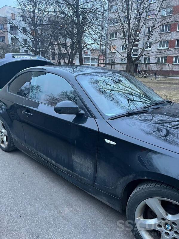 Black BMW 120 2009 in Riga, with an engine capacity of 2.00 L and mileage of 307 thousand km for 5000 €, photo 5 on AUTOMOTO.COM.LV