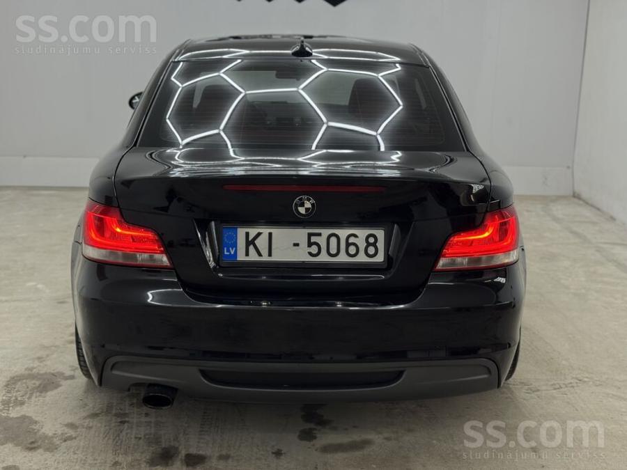 Black BMW 120 2009 in Rezekne, with an engine capacity of 2.00 L and mileage of 290 thousand km for 7000 €, photo 7 on AUTOMOTO.COM.LV