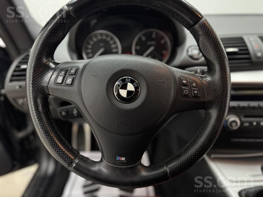 Black BMW 120 2009 in Rezekne, with an engine capacity of 2.00 L and mileage of 290 thousand km for 7000 €, photo 12 on AUTOMOTO.COM.LV