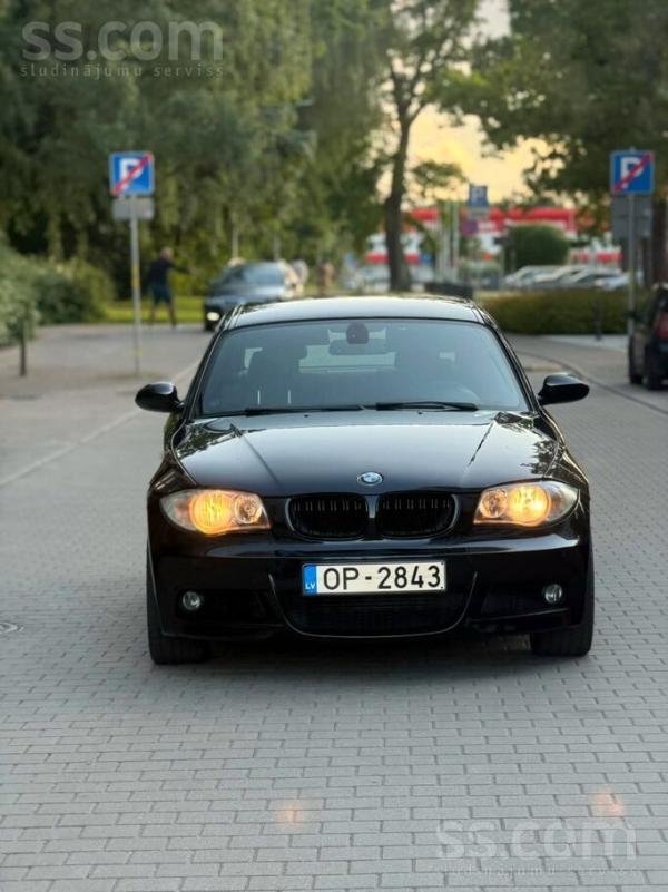 Black BMW 120 2009 in Riga, with an engine capacity of 2.00 L and mileage of 283 thousand km for 6490 €, photo 3 on AUTOMOTO.COM.LV
