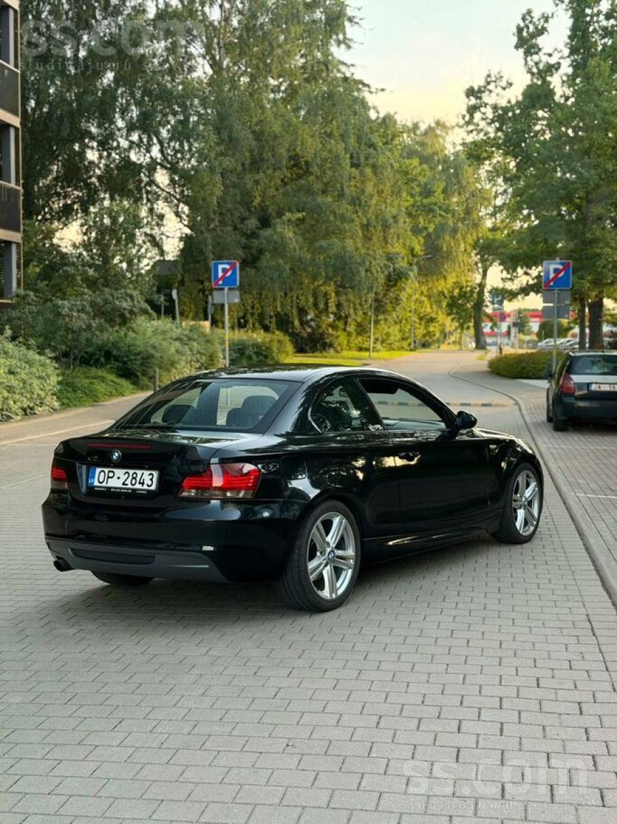 Black BMW 120 2009 in Riga, with an engine capacity of 2.00 L and mileage of 283 thousand km for 6490 €, photo 5 on AUTOMOTO.COM.LV