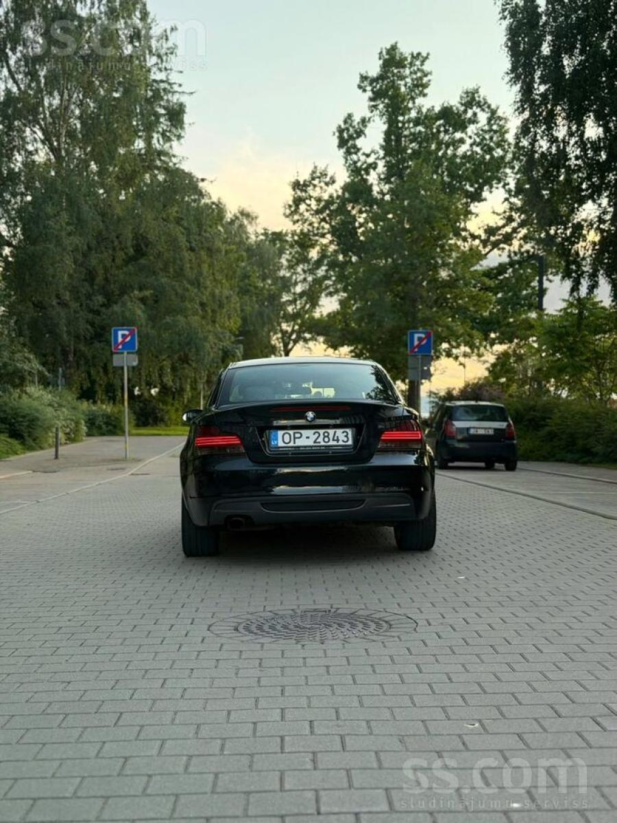 Black BMW 120 2009 in Riga, with an engine capacity of 2.00 L and mileage of 283 thousand km for 6490 €, photo 6 on AUTOMOTO.COM.LV