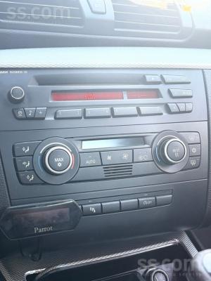 Black BMW 120 2009 in Riga, with an engine capacity of 2.00 L and mileage of 283 thousand km for 6490 €, photo 9 on AUTOMOTO.COM.LV