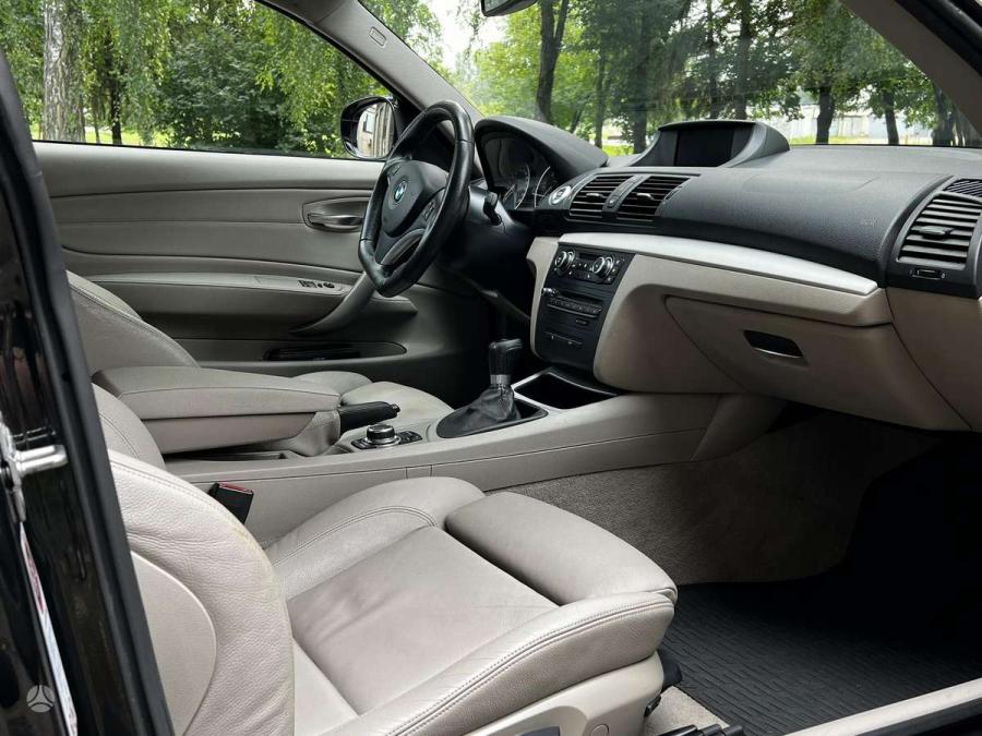 Melns BMW 120 2009 Prienai, ar dzinēja tilpumu 2.00 L un nobraukumu 246 tūkst. km par 5850 €, foto 9 vietnē AUTOMOTO.COM.LV