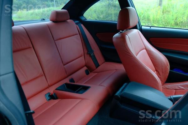 Black BMW 120 2009 in Rezekne, with an engine capacity of 2.00 L and mileage of 299 thousand km for 6200 €, photo 5 on AUTOMOTO.COM.LV
