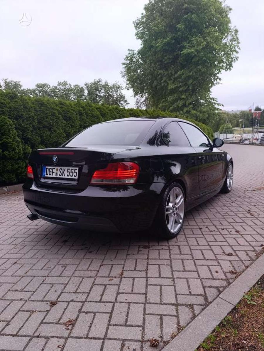 Black BMW 120 2010 in Marijampole, with an engine capacity of 2.00 L and mileage of 247 thousand km for 4900 €, photo 1 on AUTOMOTO.COM.LV