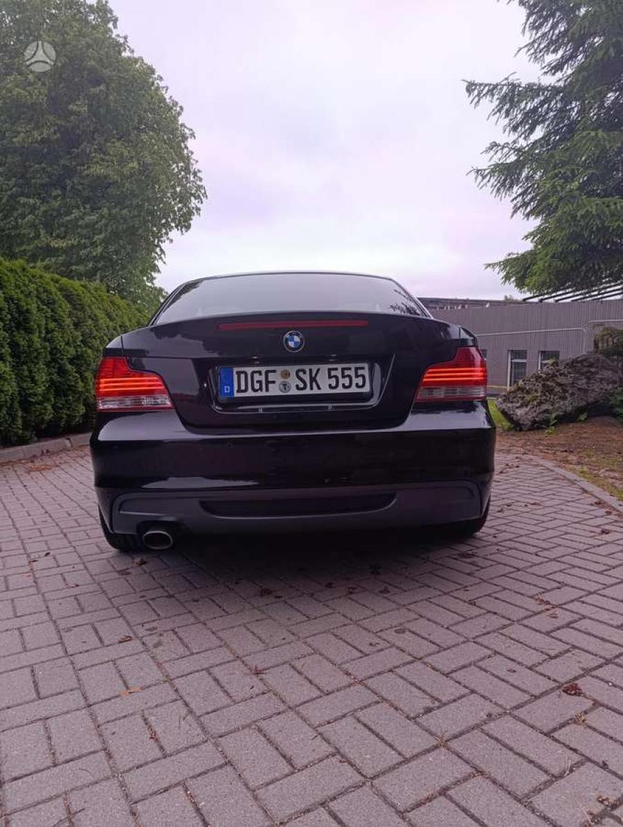 Black BMW 120 2010 in Marijampole, with an engine capacity of 2.00 L and mileage of 247 thousand km for 4900 €, photo 3 on AUTOMOTO.COM.LV
