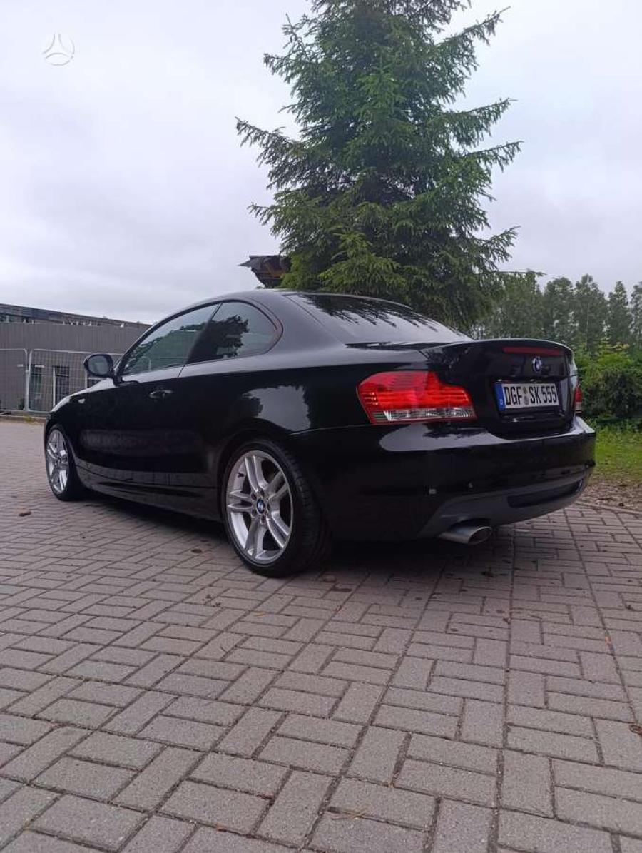 Black BMW 120 2010 in Marijampole, with an engine capacity of 2.00 L and mileage of 247 thousand km for 4900 €, photo 5 on AUTOMOTO.COM.LV