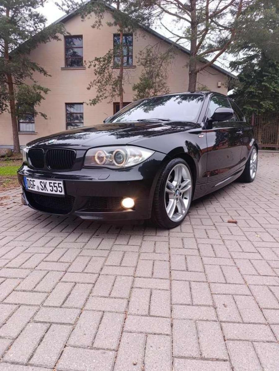 Black BMW 120 2010 in Marijampole, with an engine capacity of 2.00 L and mileage of 247 thousand km for 4900 €, photo 8 on AUTOMOTO.COM.LV