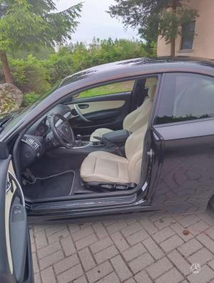 Black BMW 120 2010 in Marijampole, with an engine capacity of 2.00 L and mileage of 247 thousand km for 4900 €, photo 11 on AUTOMOTO.COM.LV