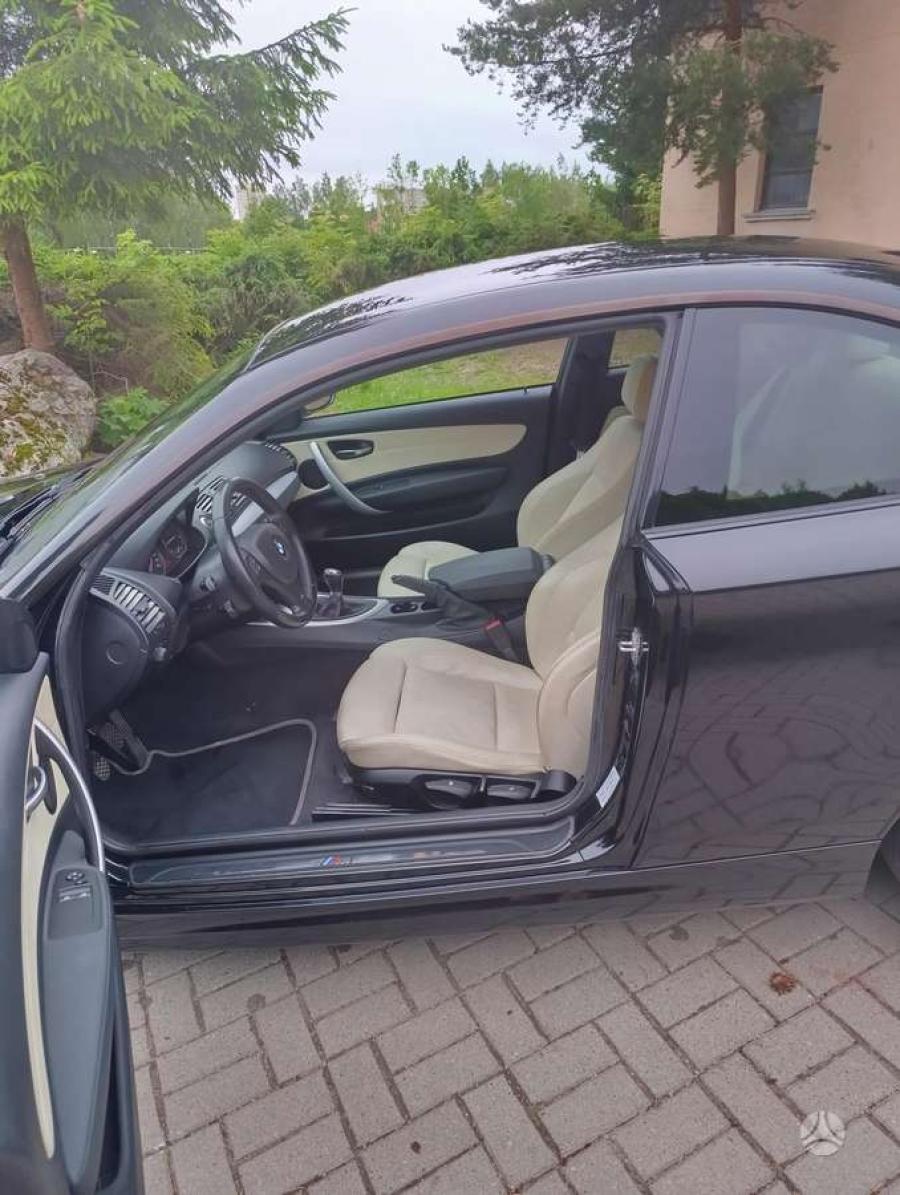 Black BMW 120 2010 in Marijampole, with an engine capacity of 2.00 L and mileage of 247 thousand km for 4900 €, photo 11 on AUTOMOTO.COM.LV
