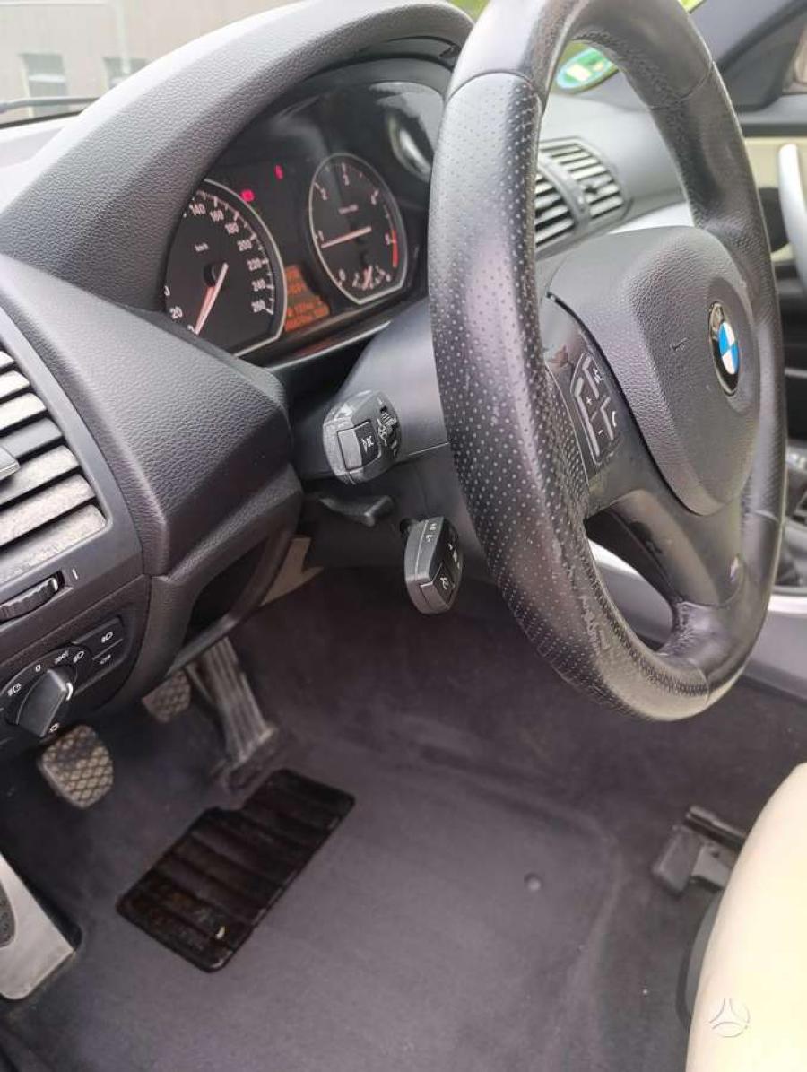 Black BMW 120 2010 in Marijampole, with an engine capacity of 2.00 L and mileage of 247 thousand km for 4900 €, photo 12 on AUTOMOTO.COM.LV