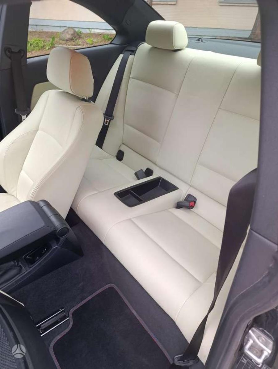 Black BMW 120 2010 in Marijampole, with an engine capacity of 2.00 L and mileage of 247 thousand km for 4900 €, photo 13 on AUTOMOTO.COM.LV