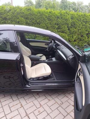 Black BMW 120 2010 in Marijampole, with an engine capacity of 2.00 L and mileage of 247 thousand km for 4900 €, photo 14 on AUTOMOTO.COM.LV