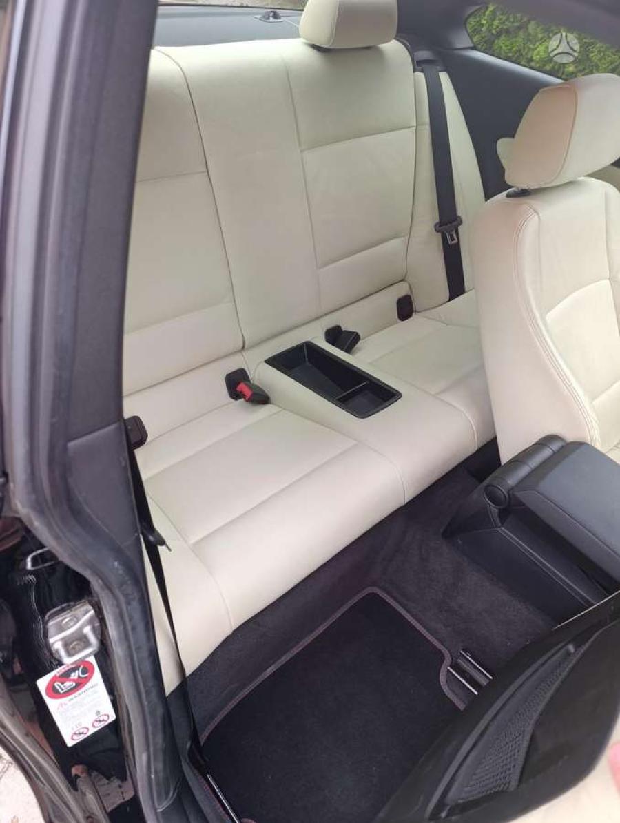 Black BMW 120 2010 in Marijampole, with an engine capacity of 2.00 L and mileage of 247 thousand km for 4900 €, photo 16 on AUTOMOTO.COM.LV
