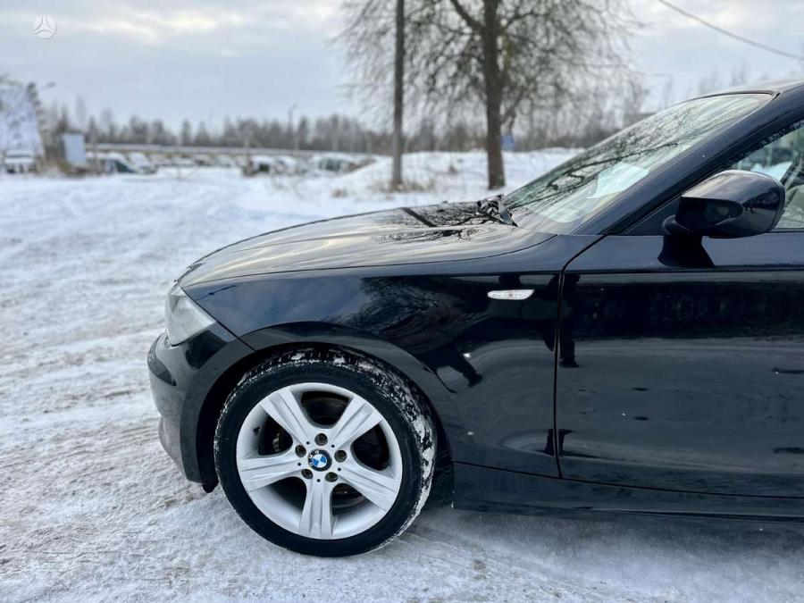 Melns BMW 120 2011 Šauļi, ar dzinēja tilpumu 2.00 L un nobraukumu 248 tūkst. km par 5650 €, foto 12 vietnē AUTOMOTO.COM.LV