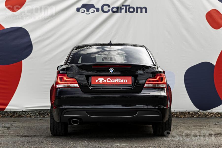 Black BMW 120 2013 in Riga, with an engine capacity of 2.00 L and mileage of 285 thousand km for 8790 €, photo 6 on AUTOMOTO.COM.LV