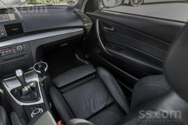 Black BMW 120 2013 in Riga, with an engine capacity of 2.00 L and mileage of 285 thousand km for 8790 €, photo 10 on AUTOMOTO.COM.LV