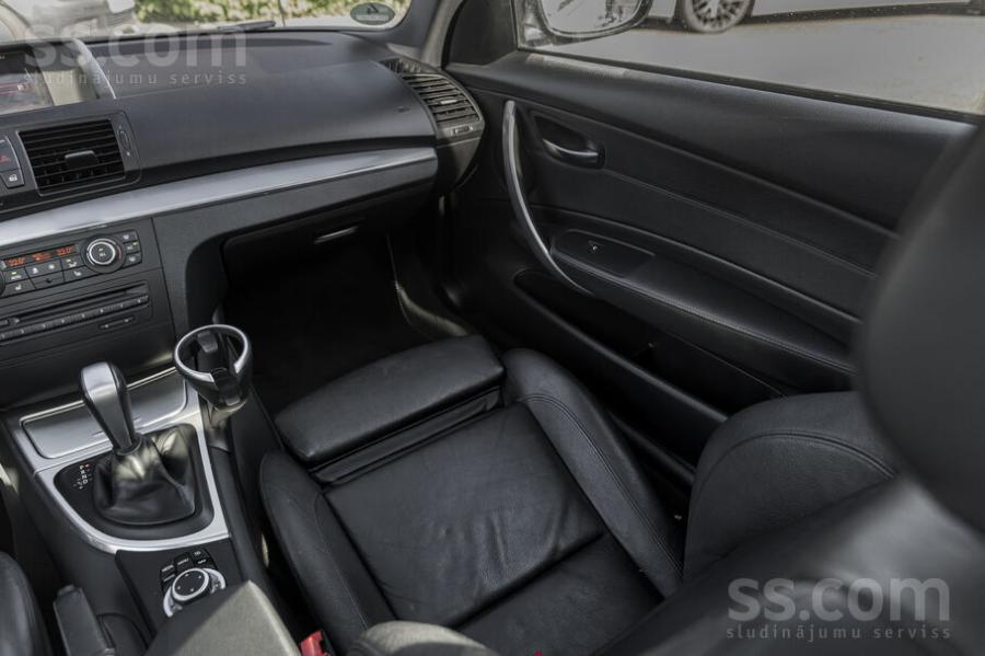 Black BMW 120 2013 in Riga, with an engine capacity of 2.00 L and mileage of 285 thousand km for 8790 €, photo 11 on AUTOMOTO.COM.LV