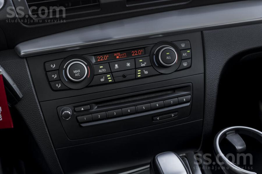 Black BMW 120 2013 in Riga, with an engine capacity of 2.00 L and mileage of 285 thousand km for 8790 €, photo 14 on AUTOMOTO.COM.LV
