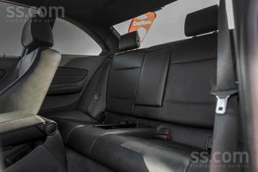 Black BMW 120 2013 in Riga, with an engine capacity of 2.00 L and mileage of 285 thousand km for 8790 €, photo 16 on AUTOMOTO.COM.LV
