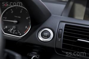 Black BMW 120 2013 in Riga, with an engine capacity of 2.00 L and mileage of 285 thousand km for 8790 €, photo 17 on AUTOMOTO.COM.LV