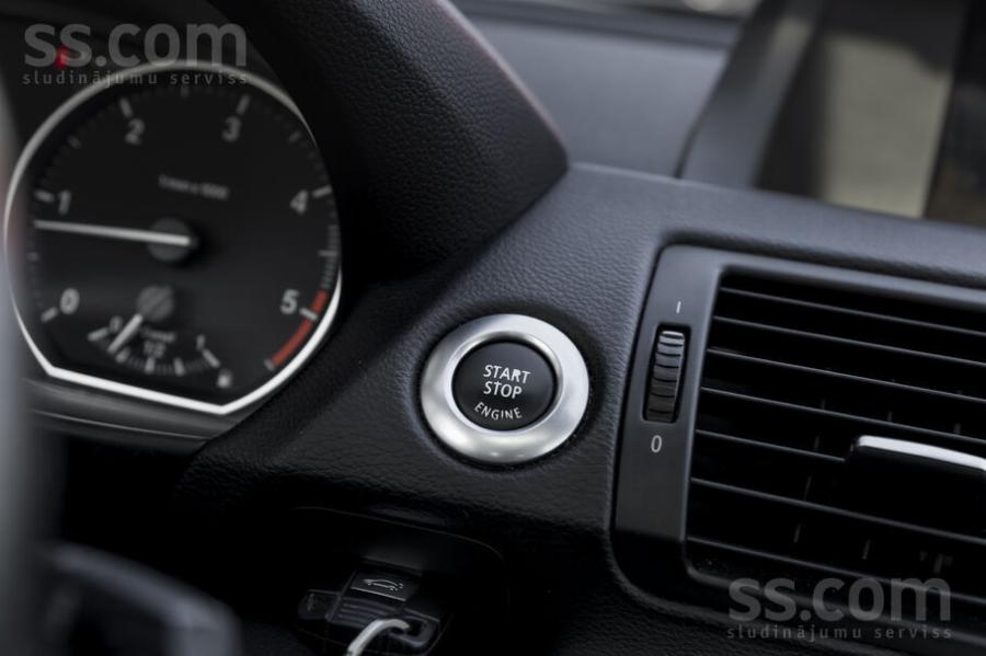 Black BMW 120 2013 in Riga, with an engine capacity of 2.00 L and mileage of 285 thousand km for 8790 €, photo 17 on AUTOMOTO.COM.LV
