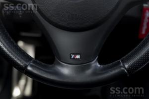 Black BMW 120 2013 in Riga, with an engine capacity of 2.00 L and mileage of 285 thousand km for 8790 €, photo 18 on AUTOMOTO.COM.LV