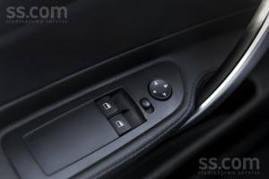 Black BMW 120 2013 in Riga, with an engine capacity of 2.00 L and mileage of 285 thousand km for 8790 €, photo 20 on AUTOMOTO.COM.LV