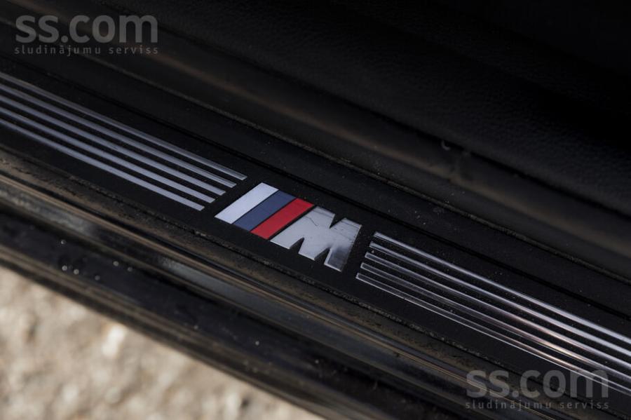 Black BMW 120 2013 in Riga, with an engine capacity of 2.00 L and mileage of 285 thousand km for 8790 €, photo 21 on AUTOMOTO.COM.LV