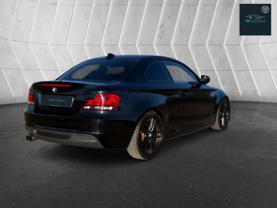 Black BMW 120 2013 in Kaunas, with an engine capacity of 2.00 L and mileage of 214 thousand km for 7250 €, photo 5 on AUTOMOTO.COM.LV