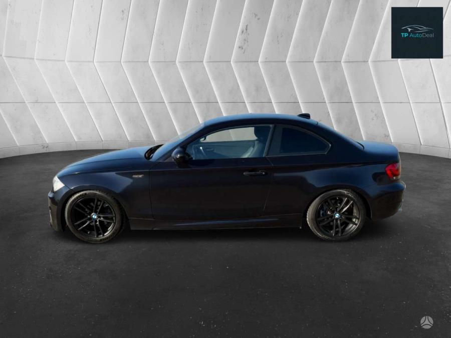 Black BMW 120 2013 in Kaunas, with an engine capacity of 2.00 L and mileage of 214 thousand km for 7250 €, photo 9 on AUTOMOTO.COM.LV