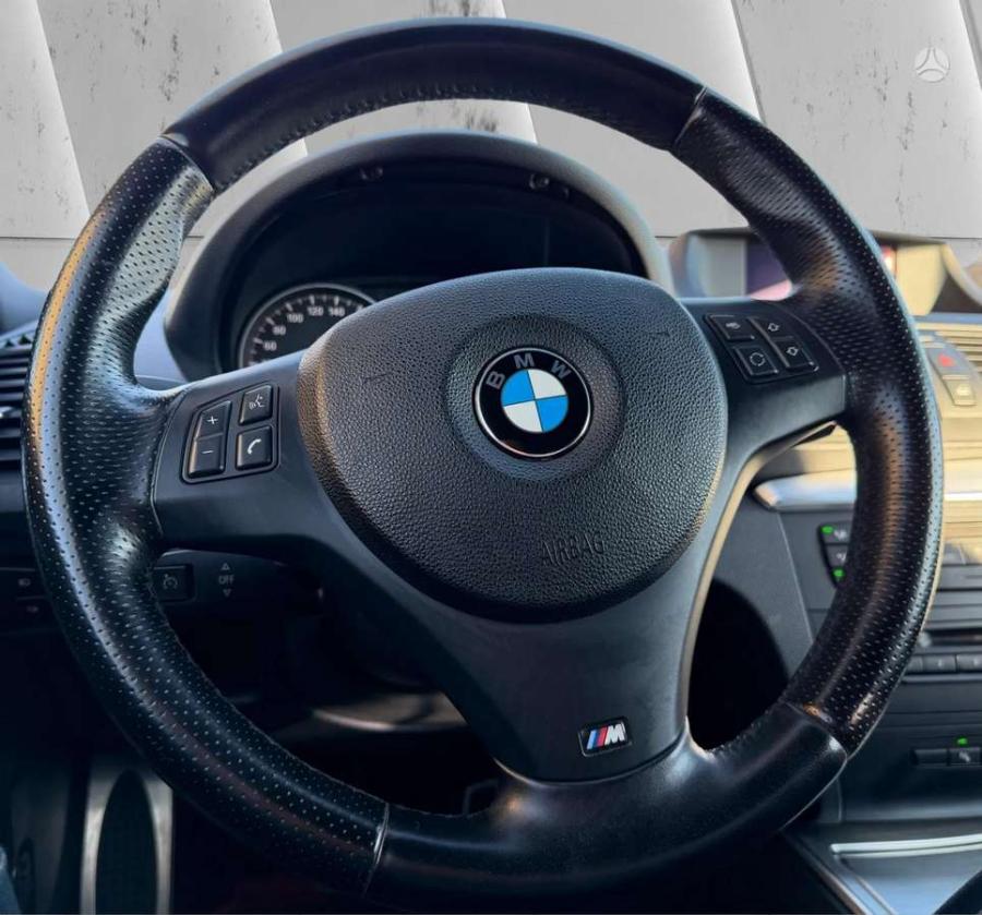 Black BMW 120 2013 in Kaunas, with an engine capacity of 2.00 L and mileage of 214 thousand km for 7250 €, photo 13 on AUTOMOTO.COM.LV