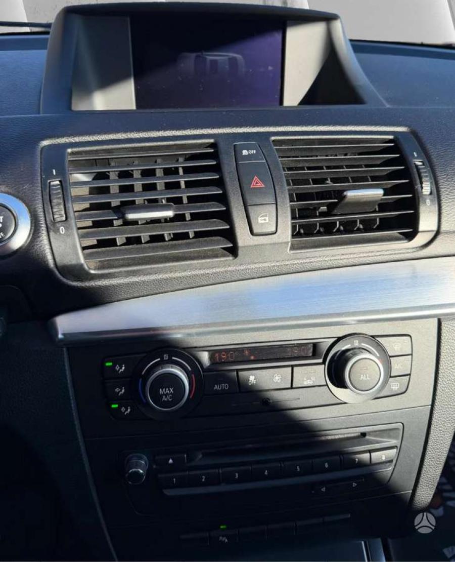 Black BMW 120 2013 in Kaunas, with an engine capacity of 2.00 L and mileage of 214 thousand km for 7250 €, photo 16 on AUTOMOTO.COM.LV