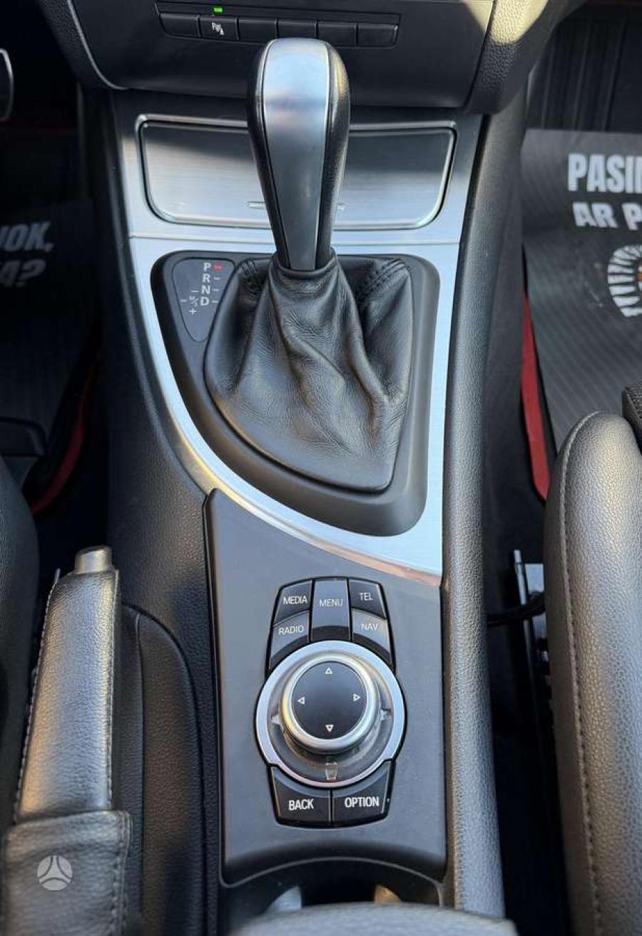 Black BMW 120 2013 in Kaunas, with an engine capacity of 2.00 L and mileage of 214 thousand km for 7250 €, photo 20 on AUTOMOTO.COM.LV