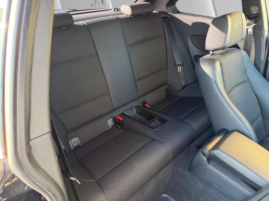 Black BMW 120 2013 in Kaunas, with an engine capacity of 2.00 L and mileage of 214 thousand km for 7250 €, photo 23 on AUTOMOTO.COM.LV