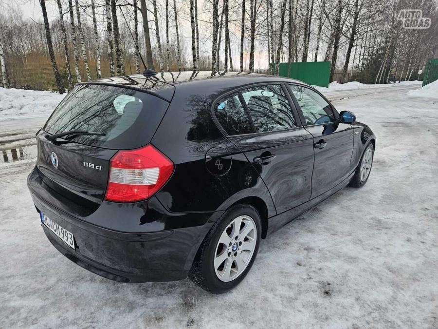 Black BMW 120 2004 in Sakiai, with an engine capacity of 2.00 L and mileage of 230 thousand km for 2700 €, photo 5 on AUTOMOTO.COM.LV