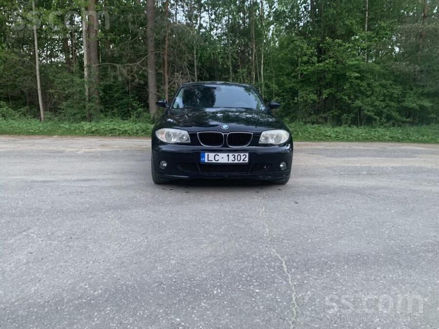 Black BMW 120 2004 in Riga, with an engine capacity of 2.00 L and mileage of 262 thousand km for 4200 €, photo 3 on AUTOMOTO.COM.LV