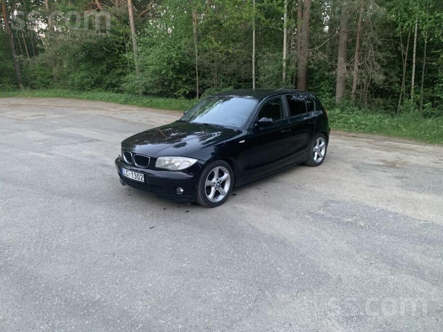 Black BMW 120 2004 in Riga, with an engine capacity of 2.00 L and mileage of 262 thousand km for 4200 €, photo 4 on AUTOMOTO.COM.LV