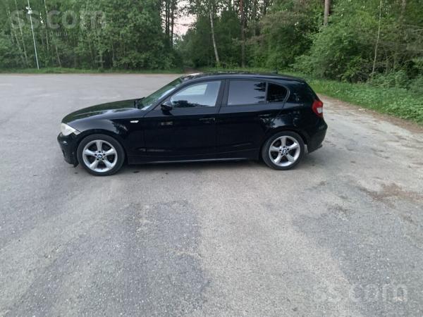 Black BMW 120 2004 in Riga, with an engine capacity of 2.00 L and mileage of 262 thousand km for 4200 €, photo 4 on AUTOMOTO.COM.LV