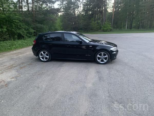 Black BMW 120 2004 in Riga, with an engine capacity of 2.00 L and mileage of 262 thousand km for 4200 €, photo 5 on AUTOMOTO.COM.LV